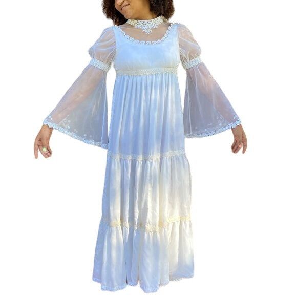 Vintage Vintage Handmade Renaissance Cottage Core Lace Tiered Weddin ...