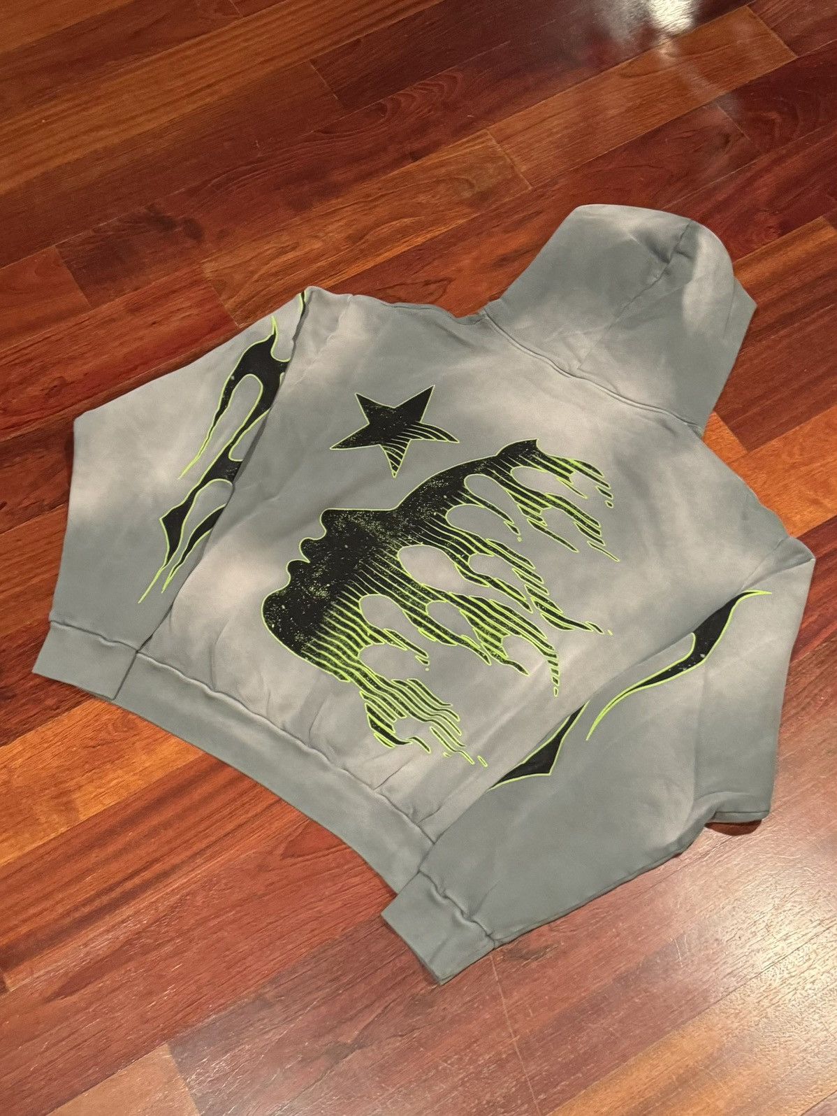 HELLSTAR 💫 RARE Hellstar Sports Core Logo Hoodie (Grey/Green) - Large ...