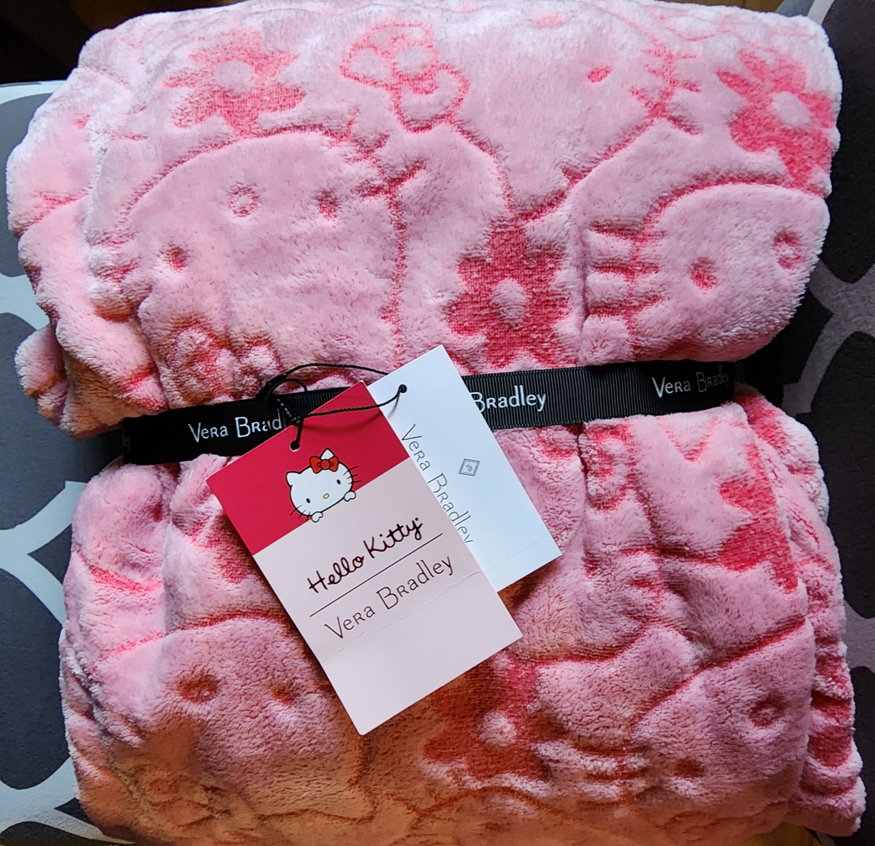 Vera Bradley NWT Vera Bradley Hello Kitty Textured Plush Throw Blanket ...