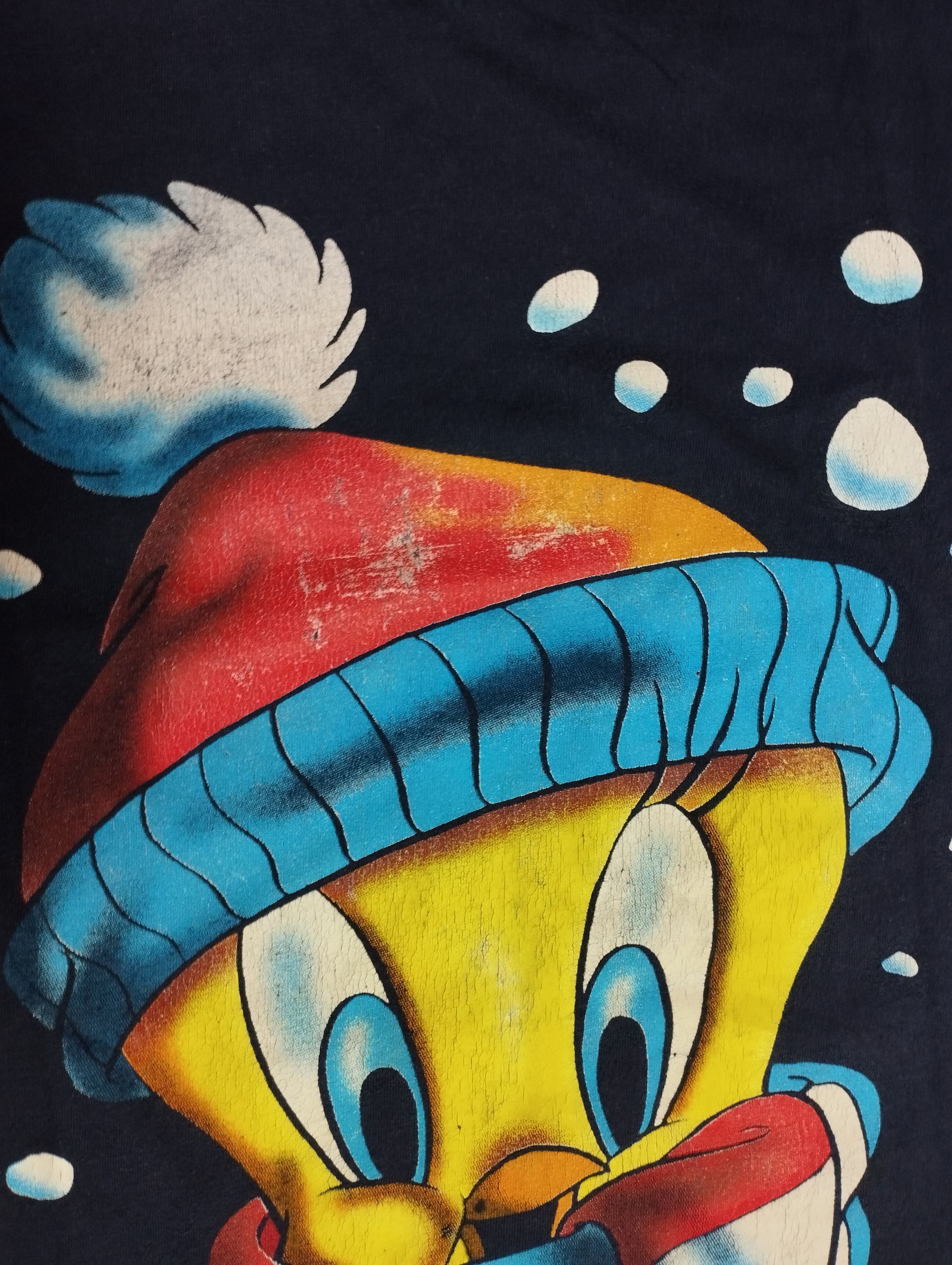 Vintage Vintage 1997 90s Warner Bros Looney Tunes Winter Tweety Tee ...