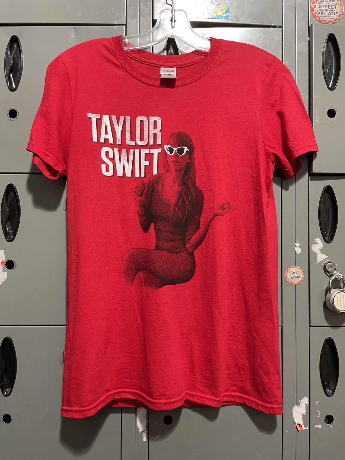 Band Tees × Rap Tees × Vintage Taylor Swift 2013 Red Tour Merch | Grailed