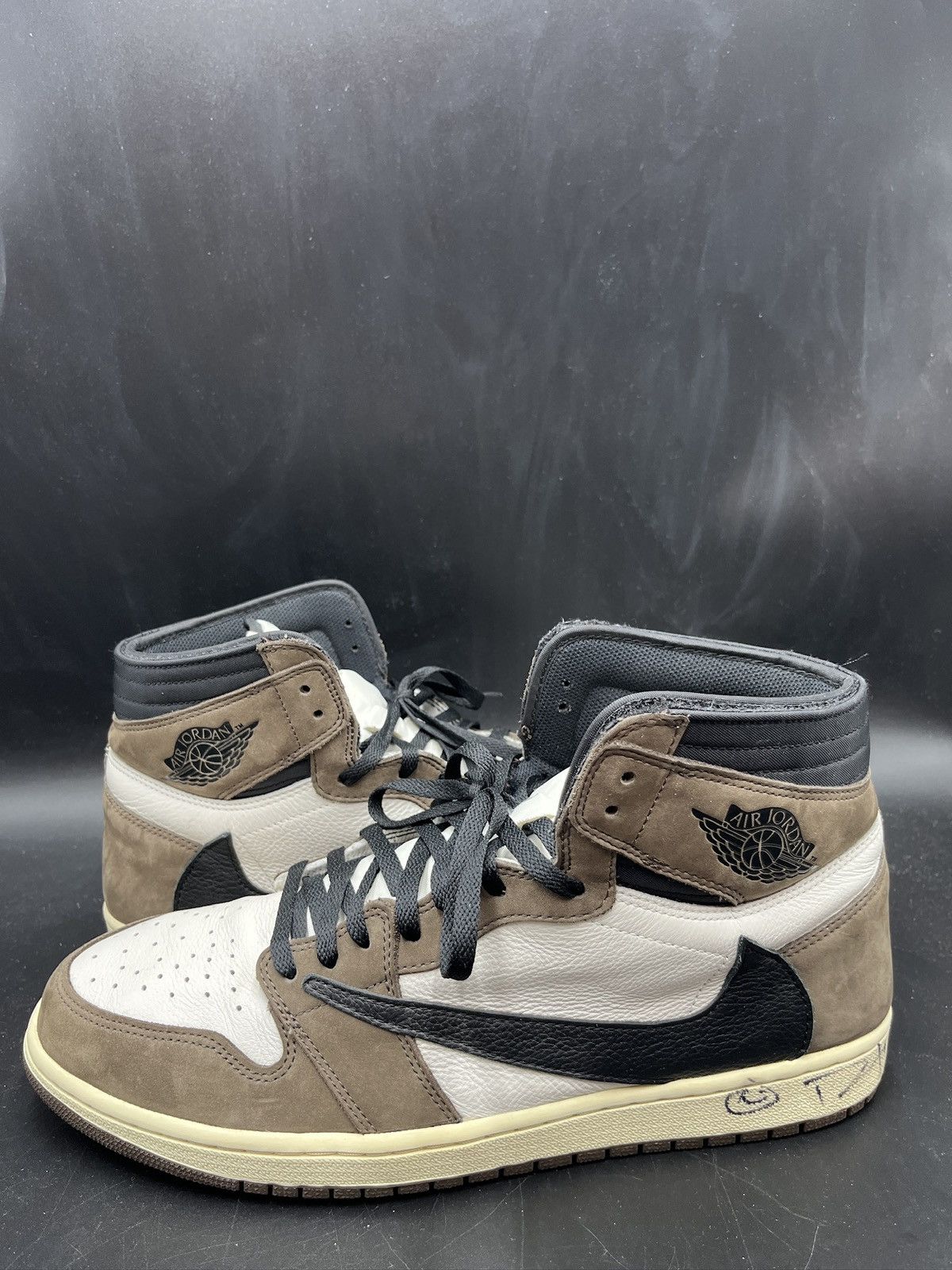 Jordan Brand × Travis Scott Signed Travis Scott Air Jordan 1 Retro High ...