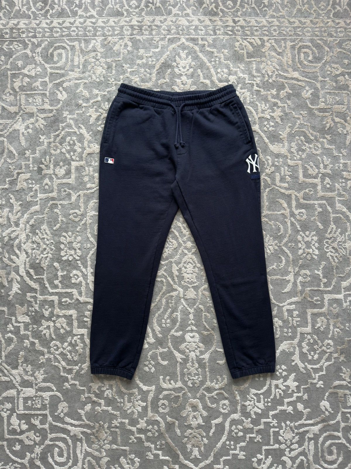 Kith × MLB × New York Yankees Kith New York Yankees Logo Sweatpants ...