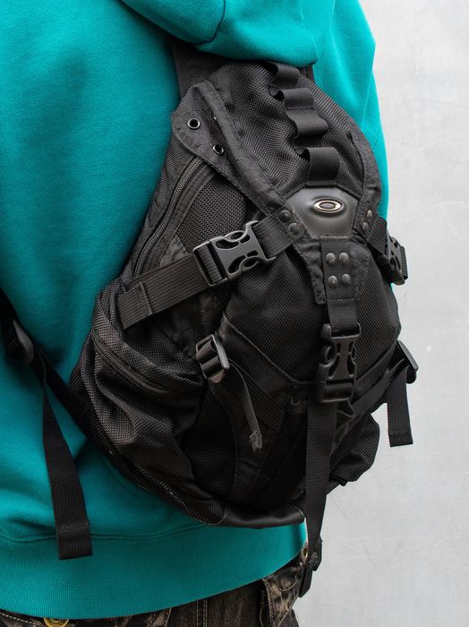 Oakley Vintage Oakley Icon Mini Backpack 1.0 Black | Grailed