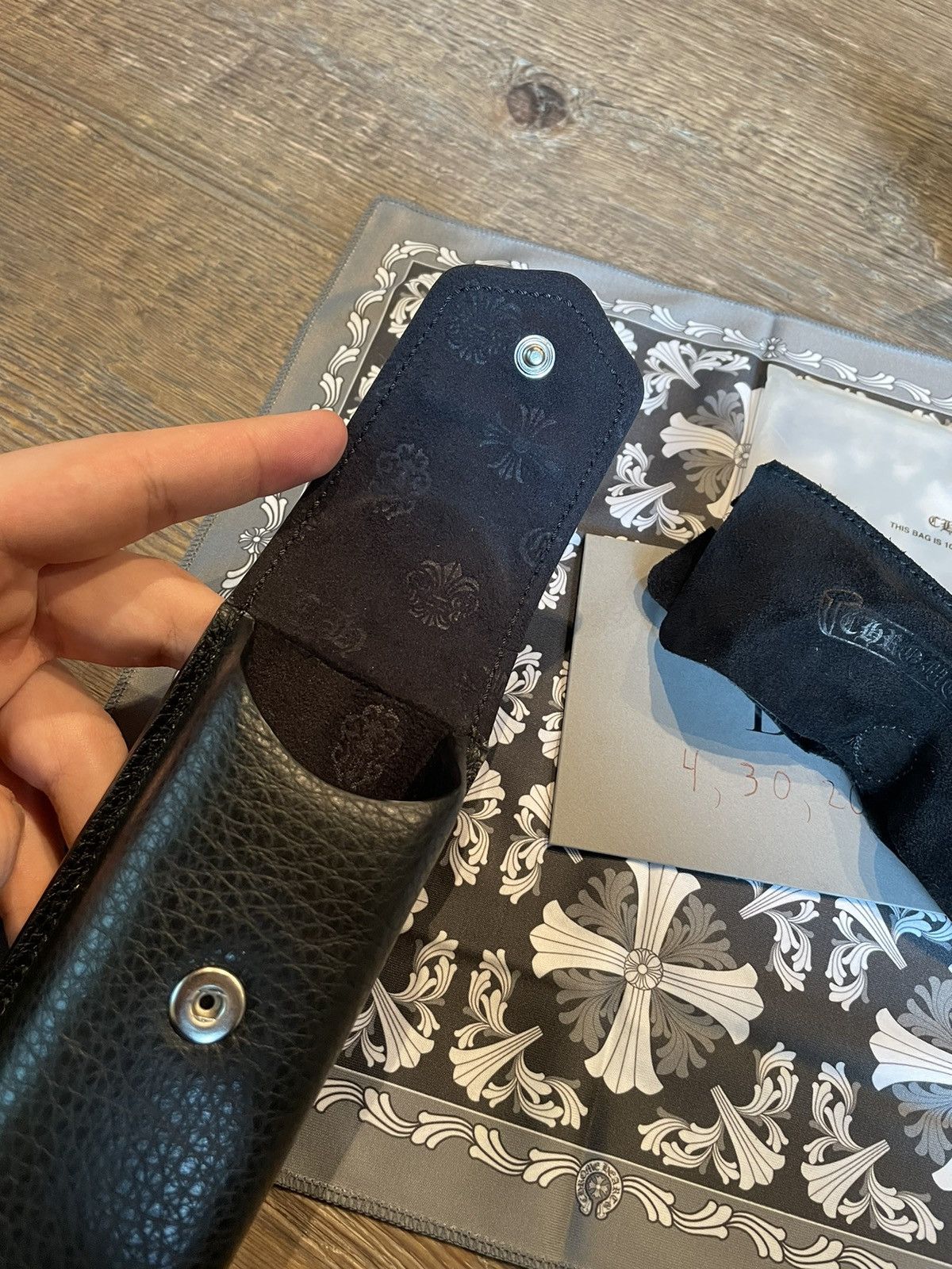 Chrome Hearts Chrome hearts “instapound” black and gold frame demo ...