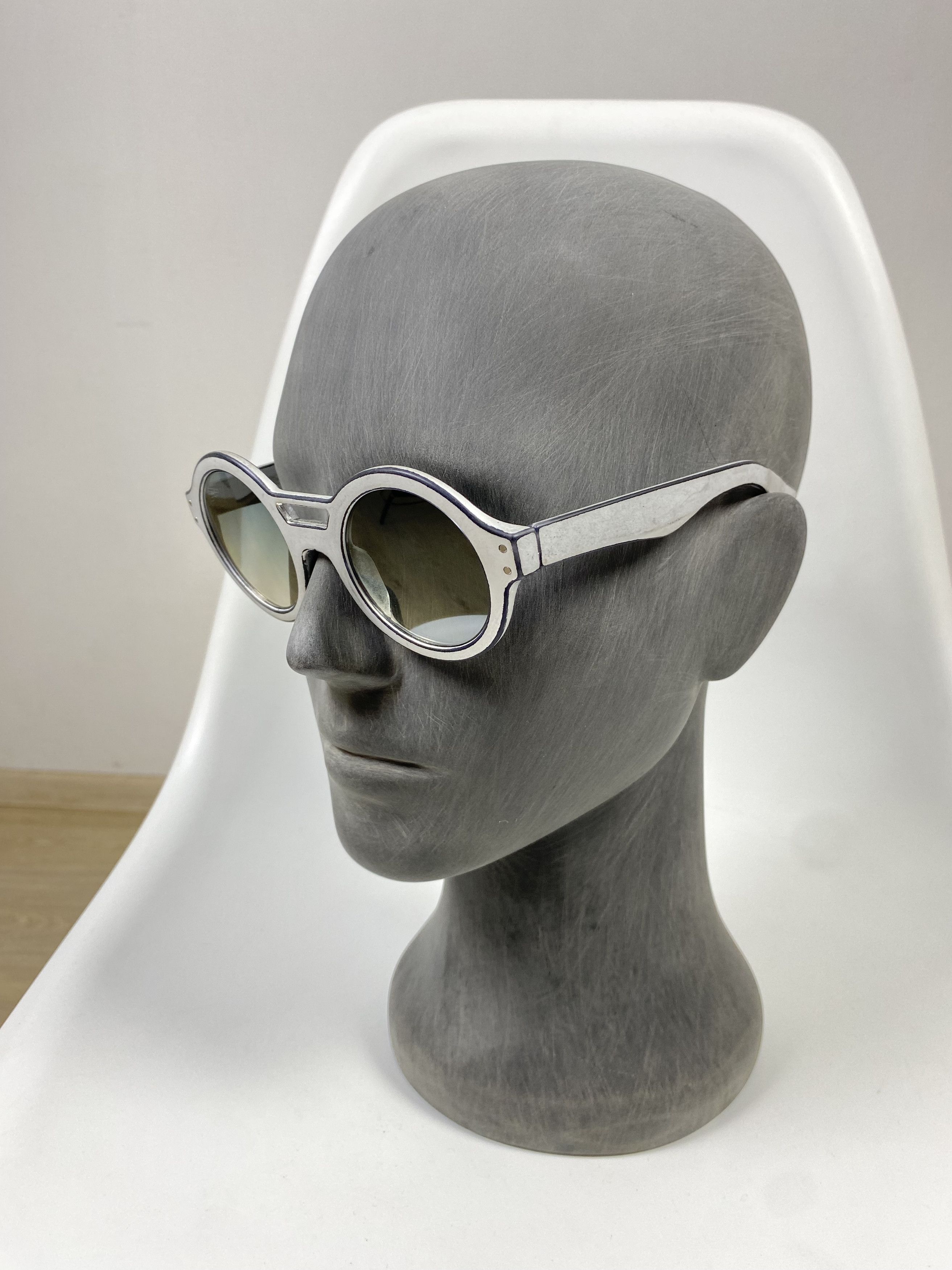 Italian Designers Vacuum Pack Sunglasses Otis Silver fabric damaged ...