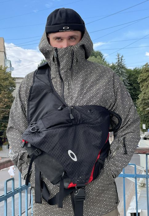 Vintage Vintage Oakley 2000’s Rare Tactical Sling Crossbody Bag | Grailed