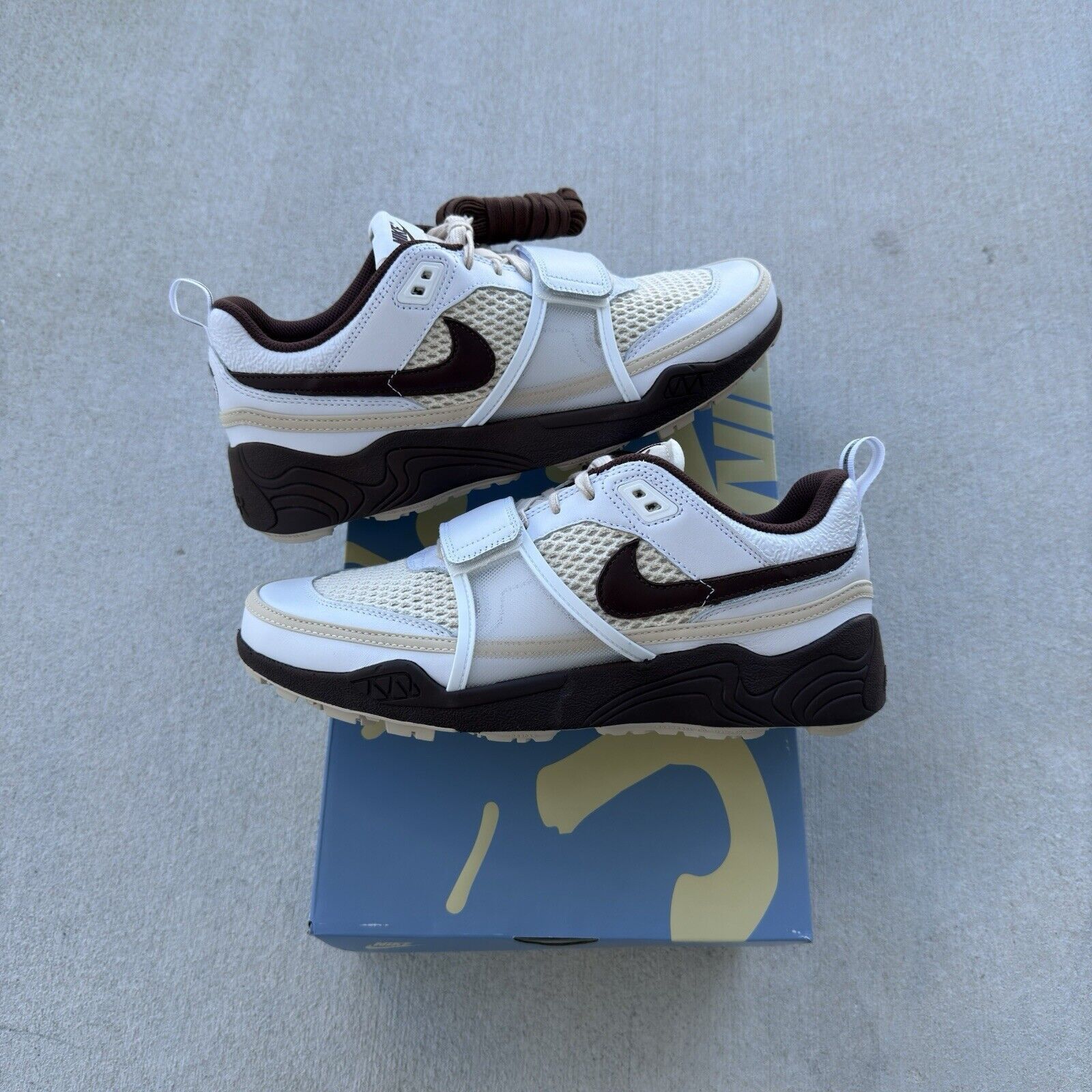 Nike × Travis Scott Nike Travis Scott Zoom Field Jaxx Chocolate Cactus ...