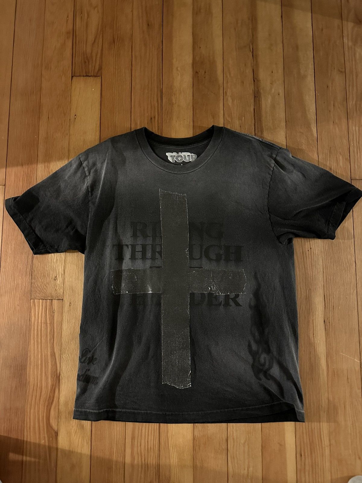 Travis Scott Travis Scott Circus Maximus Cross MetLife Short Sleeve Tee ...