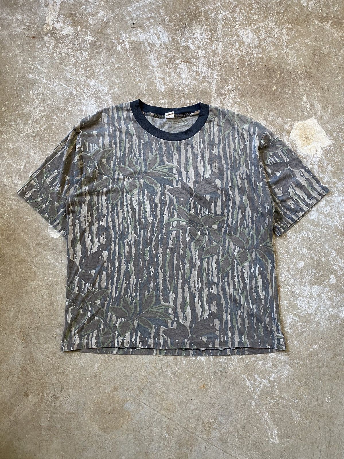 Vintage Vintage 90’s Boxy RealTree Camo Essential Tee | Grailed