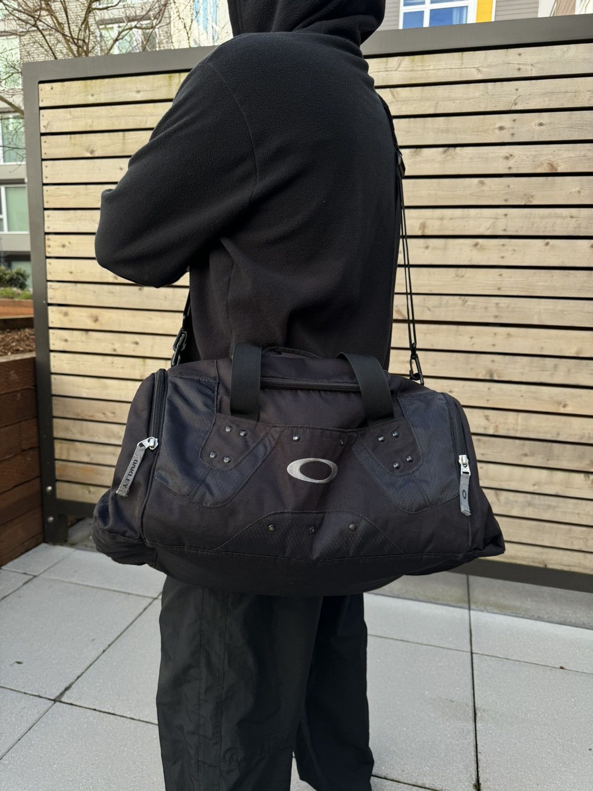 Oakley × Streetwear OAKLEY BLACK TACTICAL CROSSBODY FIELD GEAR TRAVEL ...