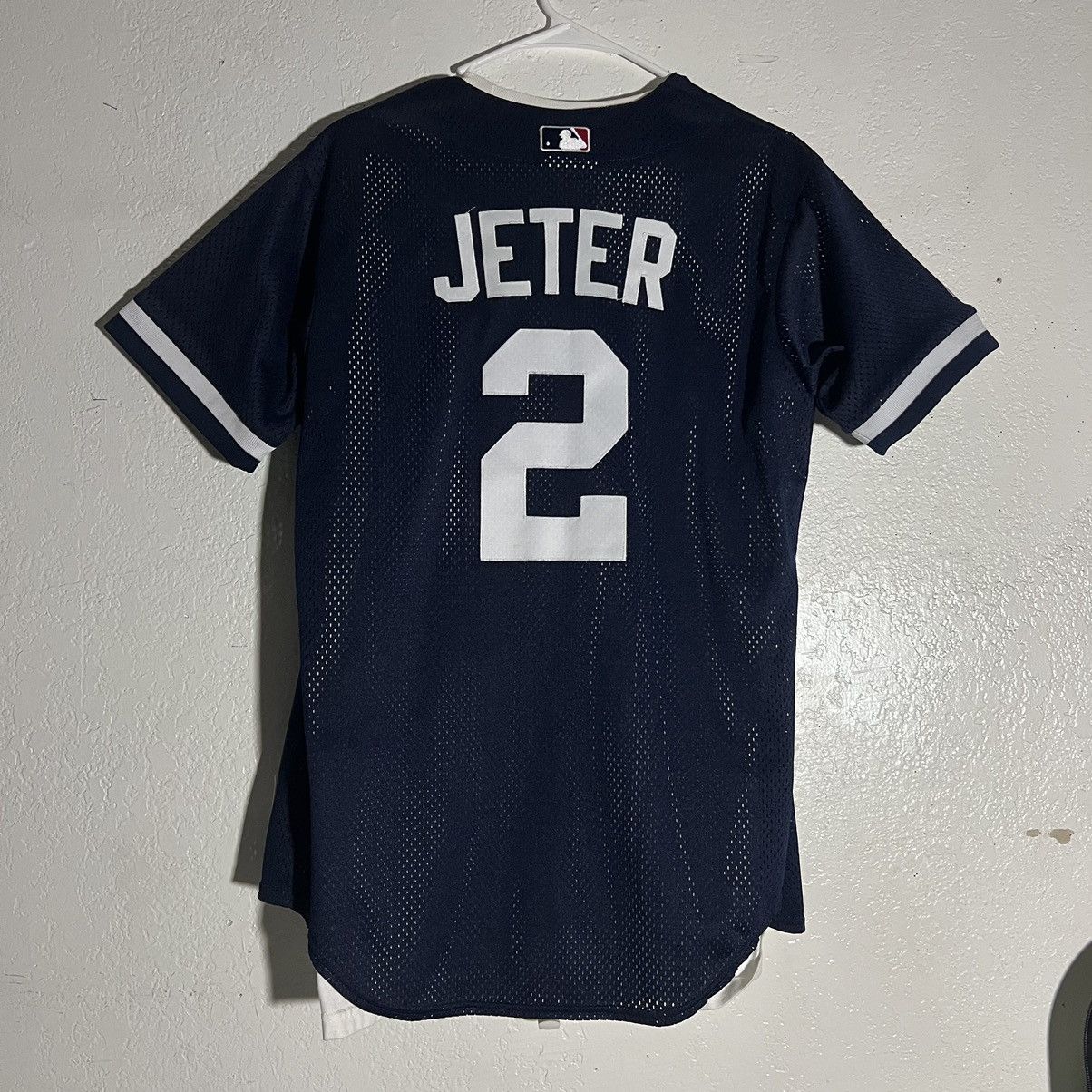 Vintage Sz M Majestic Vintage Derek Jeter #2 Jersey | Grailed