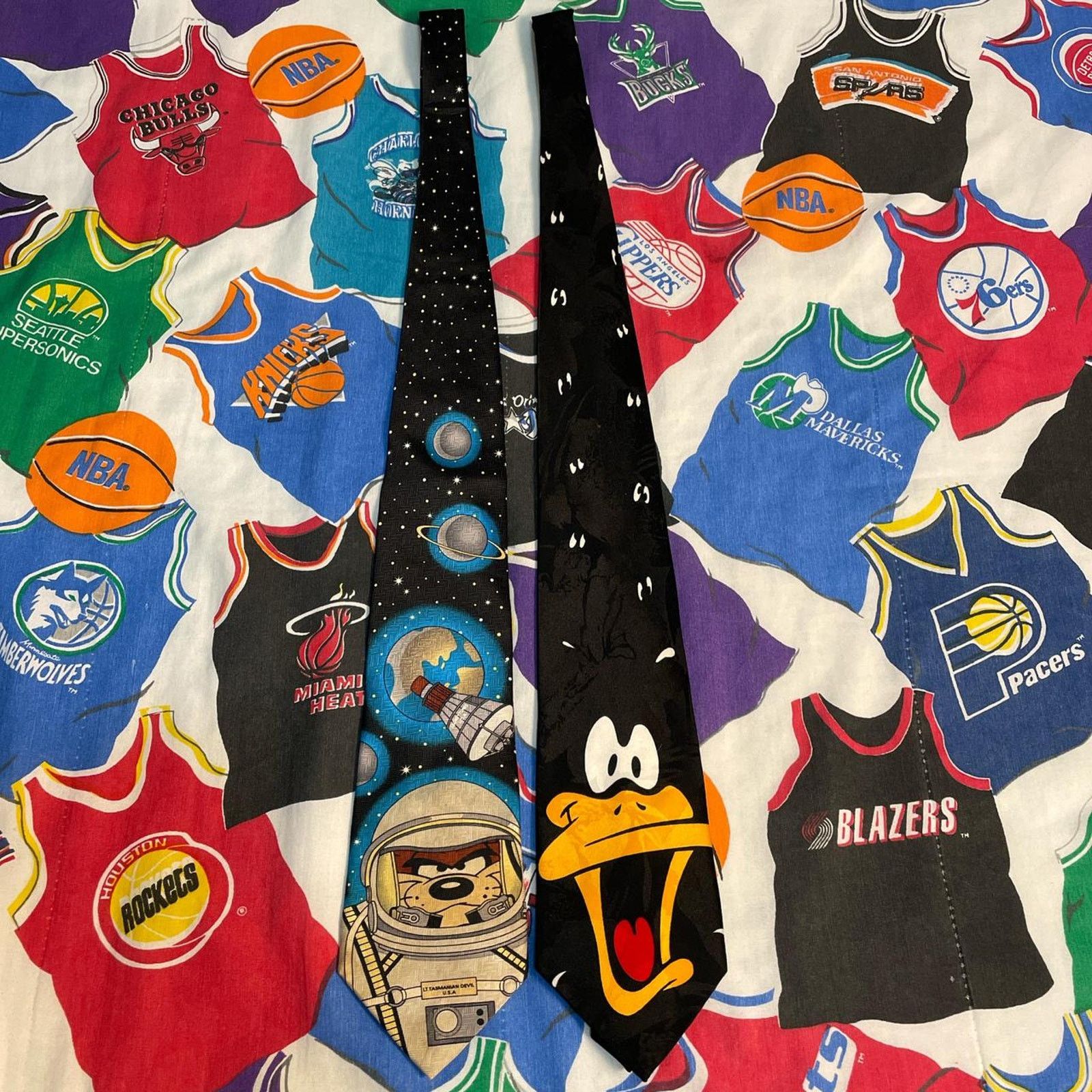 Vintage × Warner Bros Vintage 1990s Looney Tunes Unique Print Taz Daffy ...