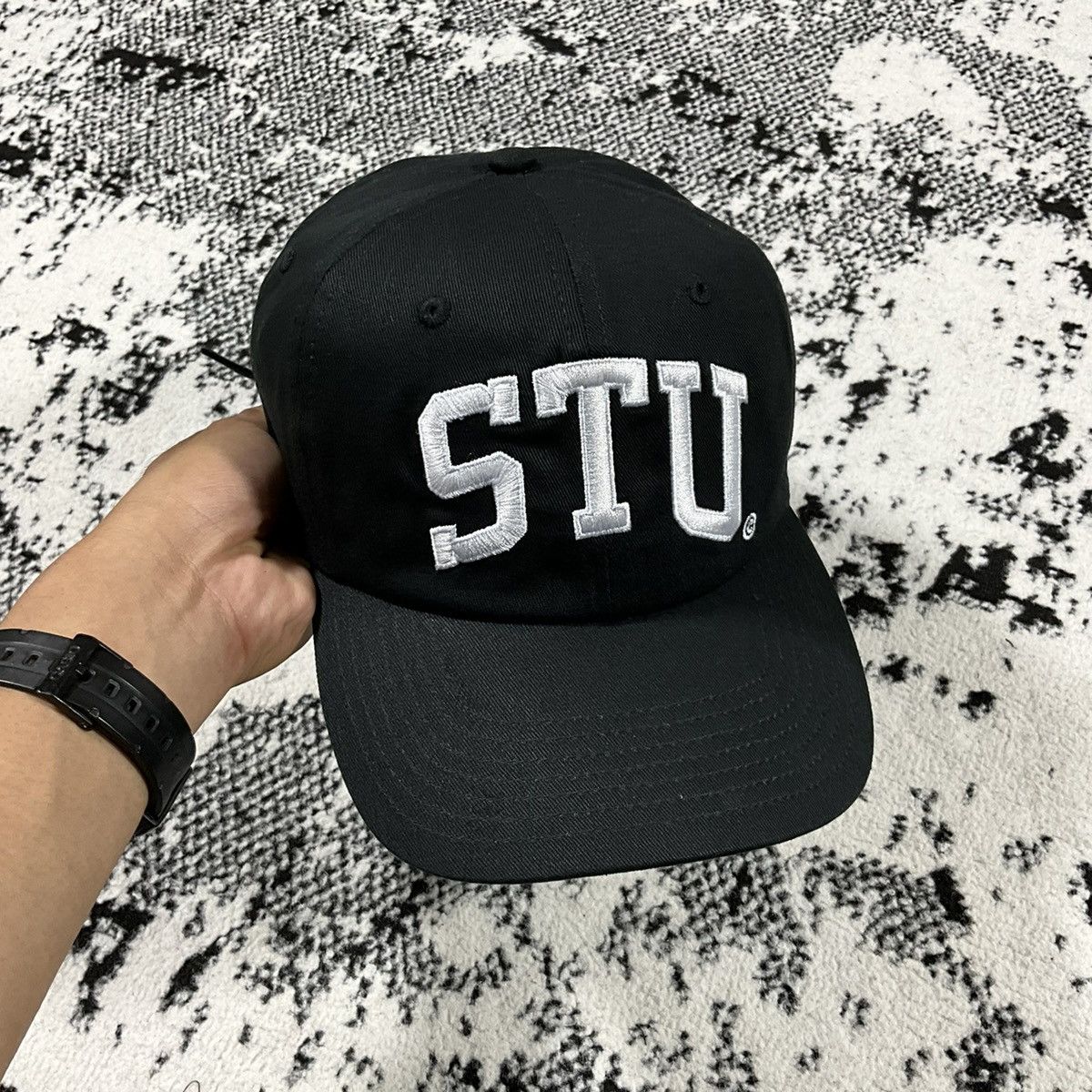 Stussy STUSSY STU ARCH STRAPBACK CAP IN BLACK | Grailed