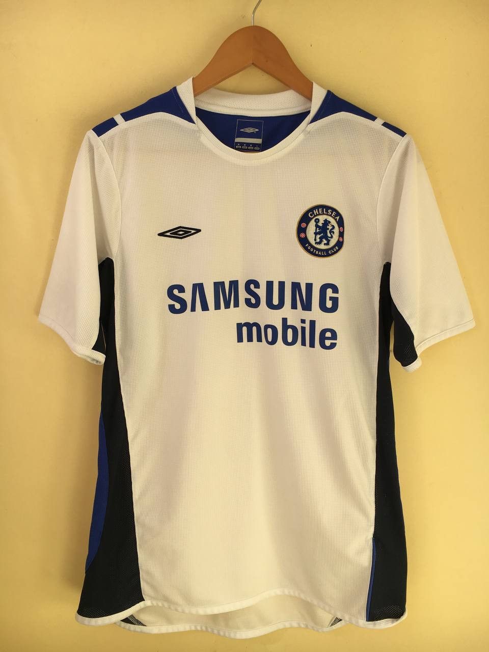 Chelsea Soccer × Umbro Chelsea 2005 2006 Umbro white training soccer ...
