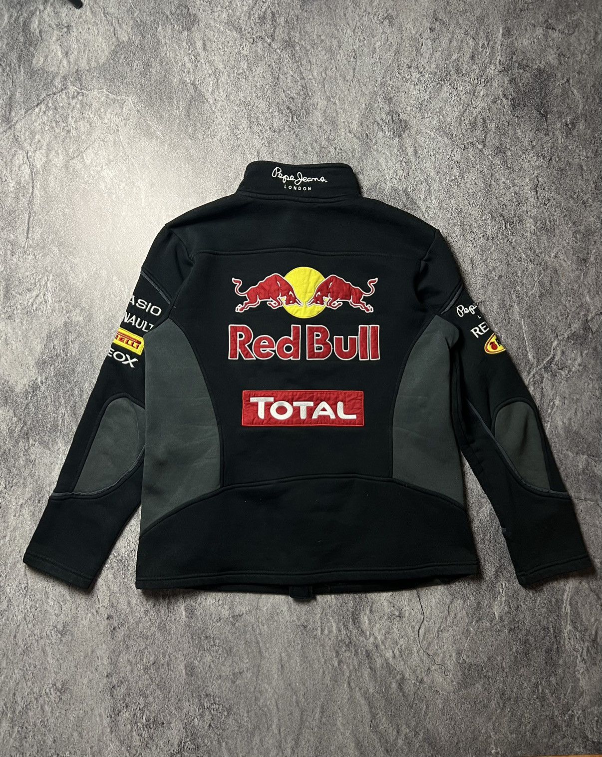 Pepe Jeans × Red Bull pepe jeans formula 1 London Red Bull Racing ...