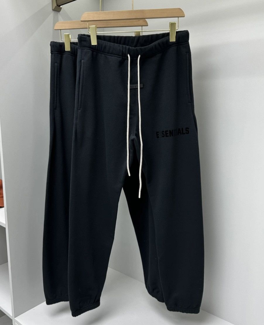 Essentials × Fear of God Fear of God Essentials SS22 Sweatpant Core Jet ...