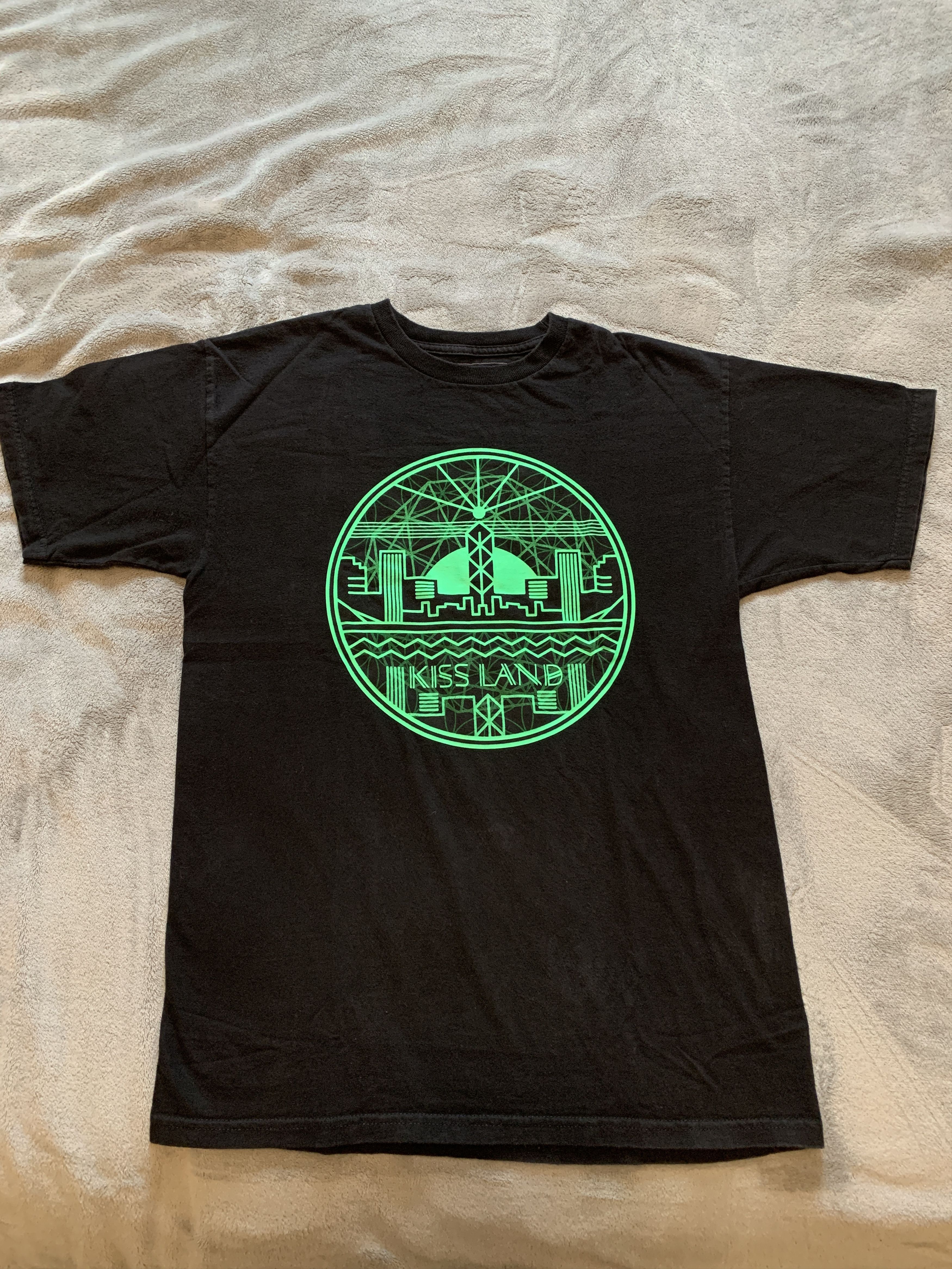The Weeknd The weeknd official issue xo kiss land toronto tee | Grailed