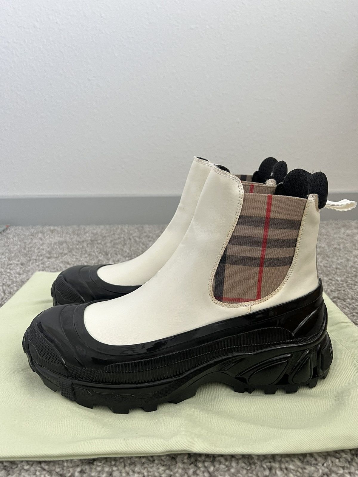 Burberry Burberry Arthur Chelsea Boot | Grailed