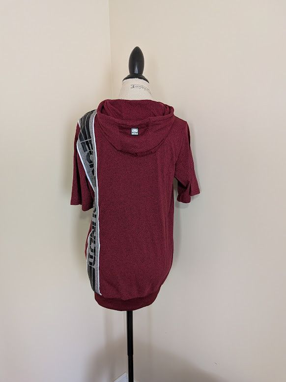 Ecko Unltd. Ecko Unltd short sleeve burgundy sz kangaroo pocket S ...