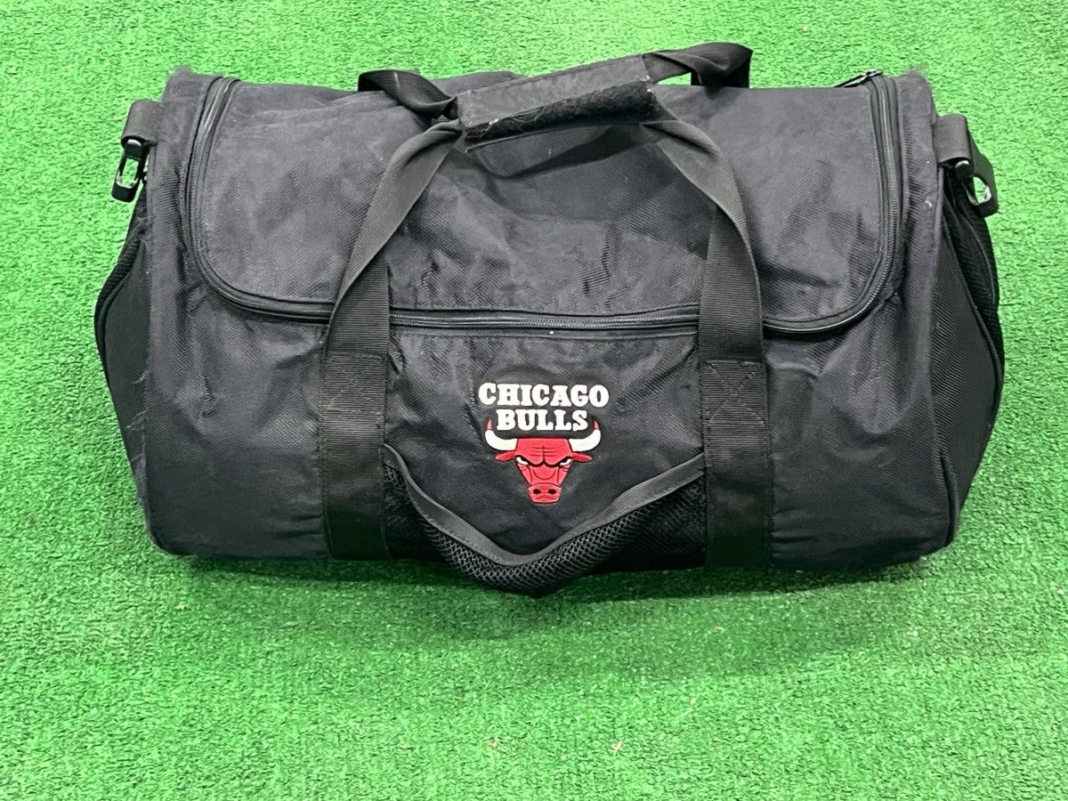 Vintage 90s Chicago Bulls Duffle Bag | Grailed