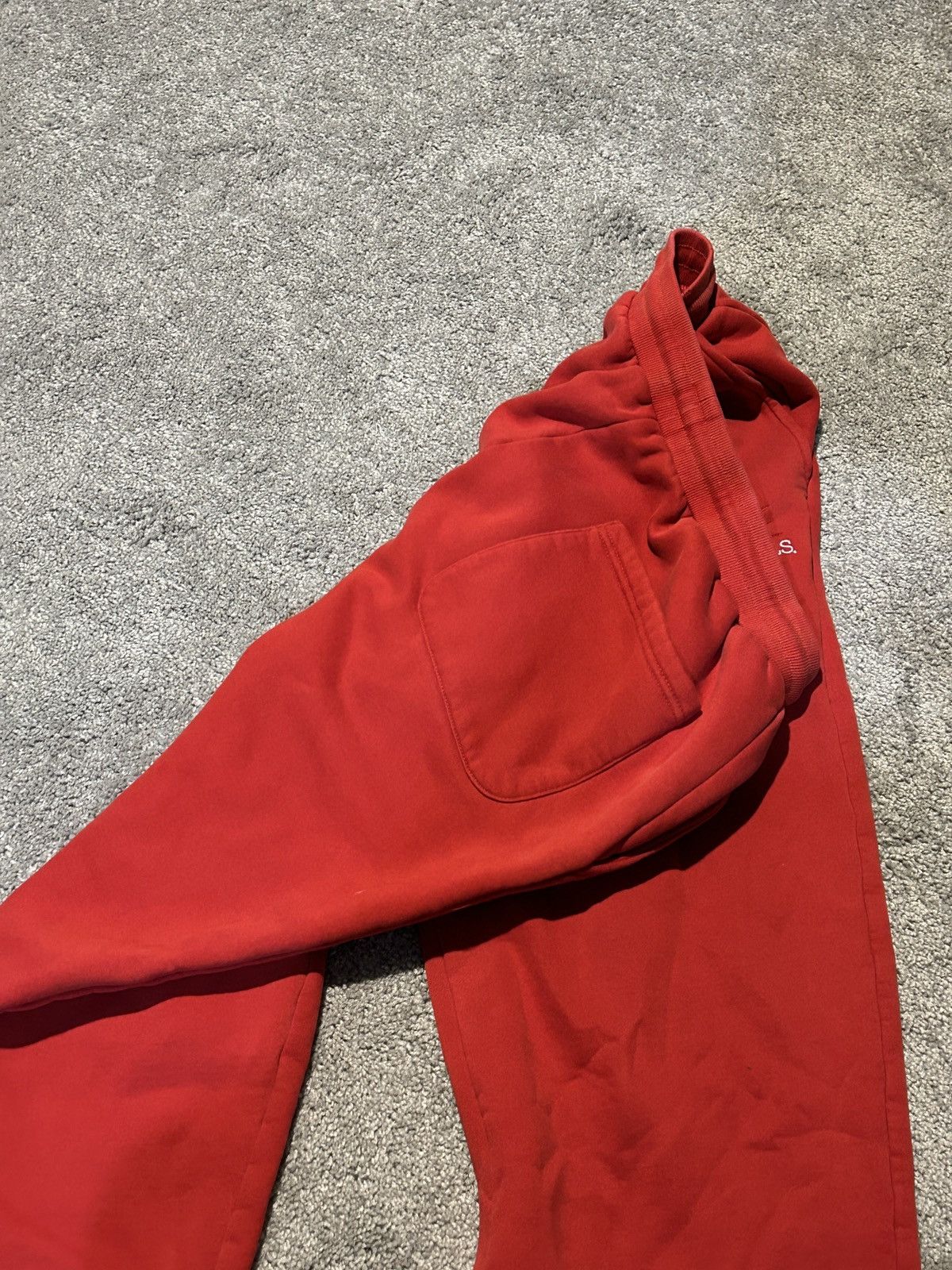 Streetwear × The GV Gallery The GV Gallery Raspberry Hills Sweatpants ...