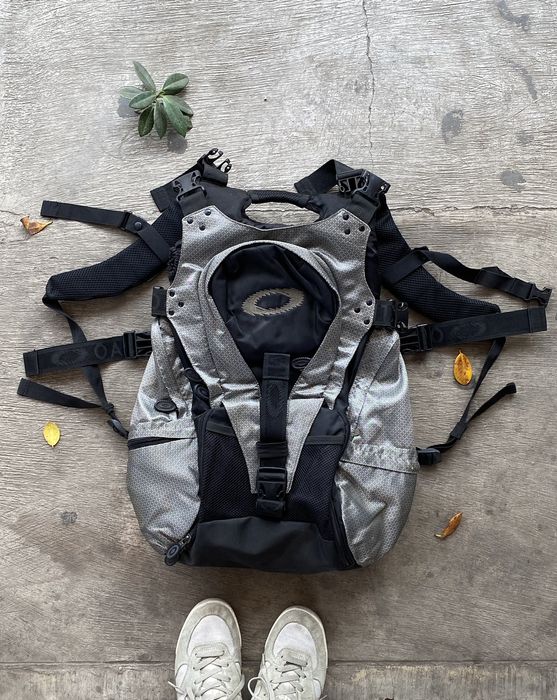 Vintage Oakley Vintage Surf 2003 Icon Tactical Backpack | Grailed