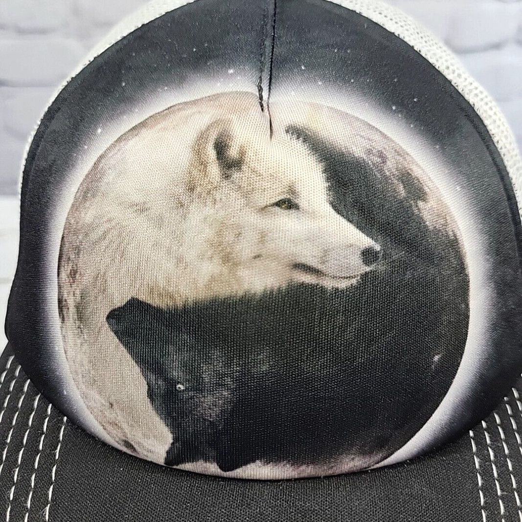 The Mountain The Mountain Hat Black White Wolf Ying Yang Snapback ...