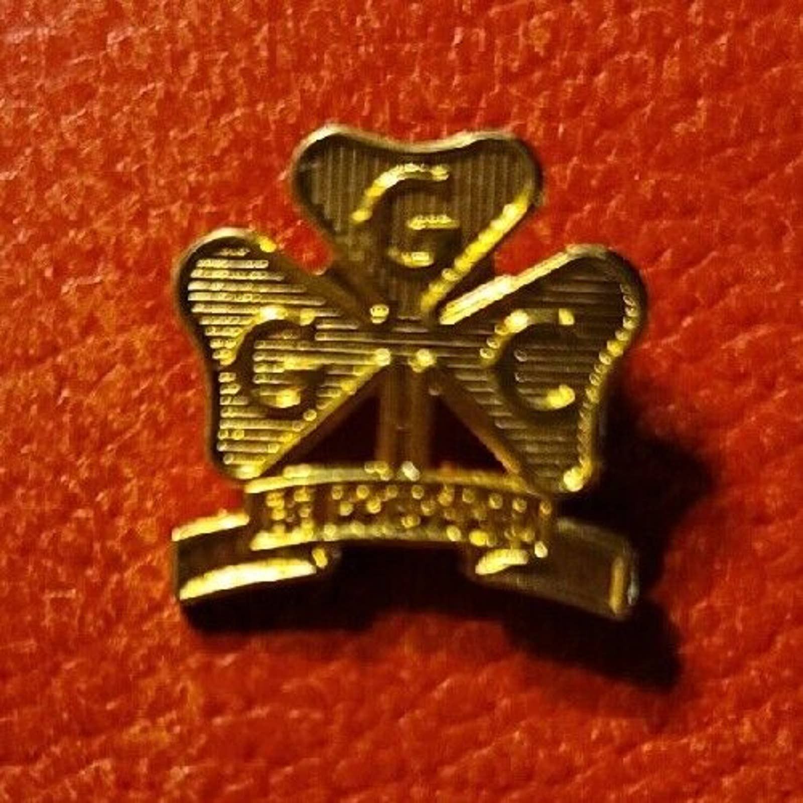 Vintage Vintage Girl Guides of Canada GGC Pin Badge. Trefoil Symbol ...