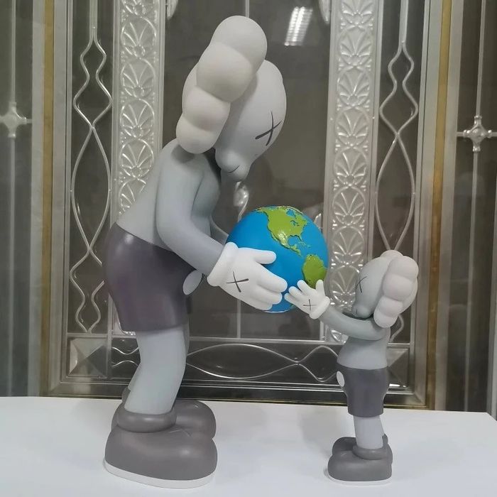 Kaws Kaws World Statue Gray | Grailed