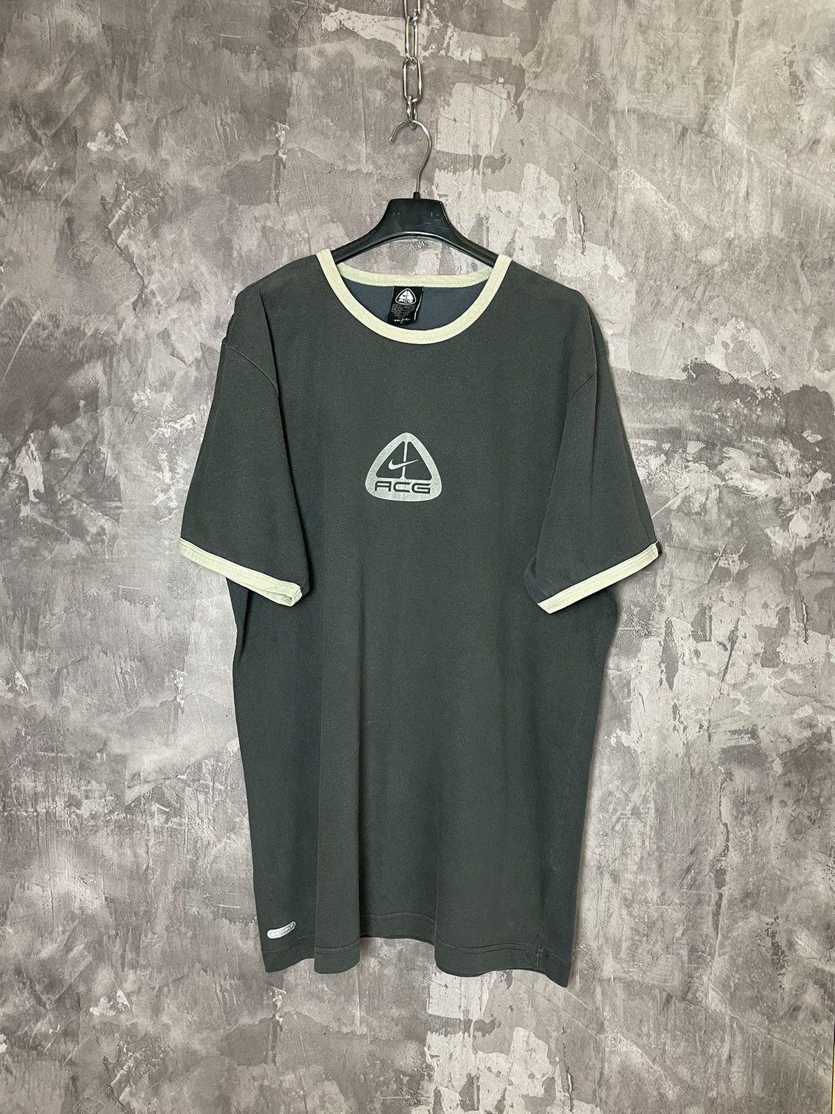 Nike Vintage Nike ACG Big Logo Gray Retro Streetwear T-Shirt | Grailed