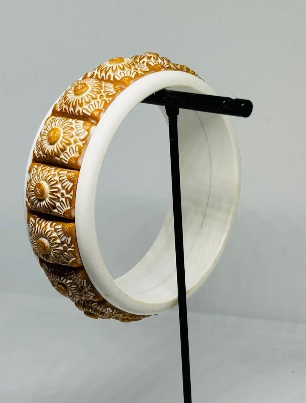 Other 1940's Western Germany Bakelite 3D Daisy Bangle Bracelet | Grailed