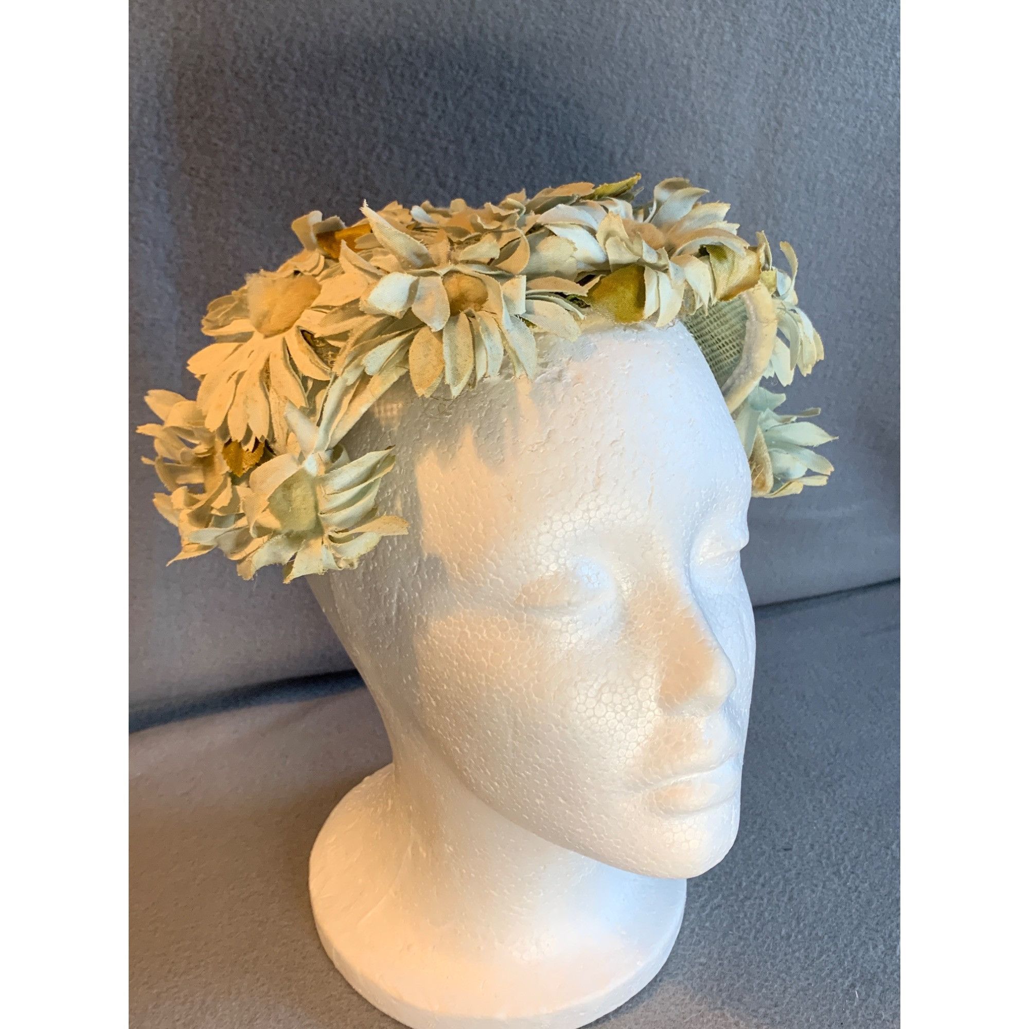 Vintage Ladies Daisy Flower Hat with Velvet Bow and Trim Vintage | Grailed