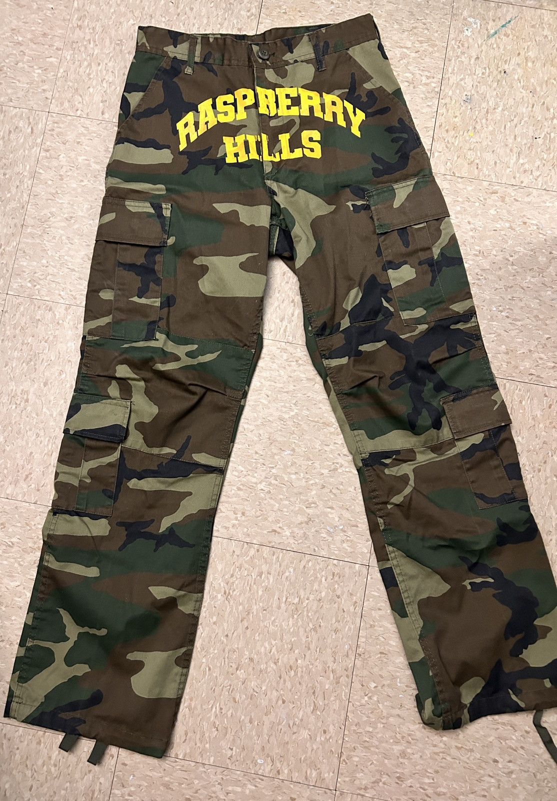 The GV Gallery GV Gallery Raspberry Hills Camo Cargo Pants | Grailed