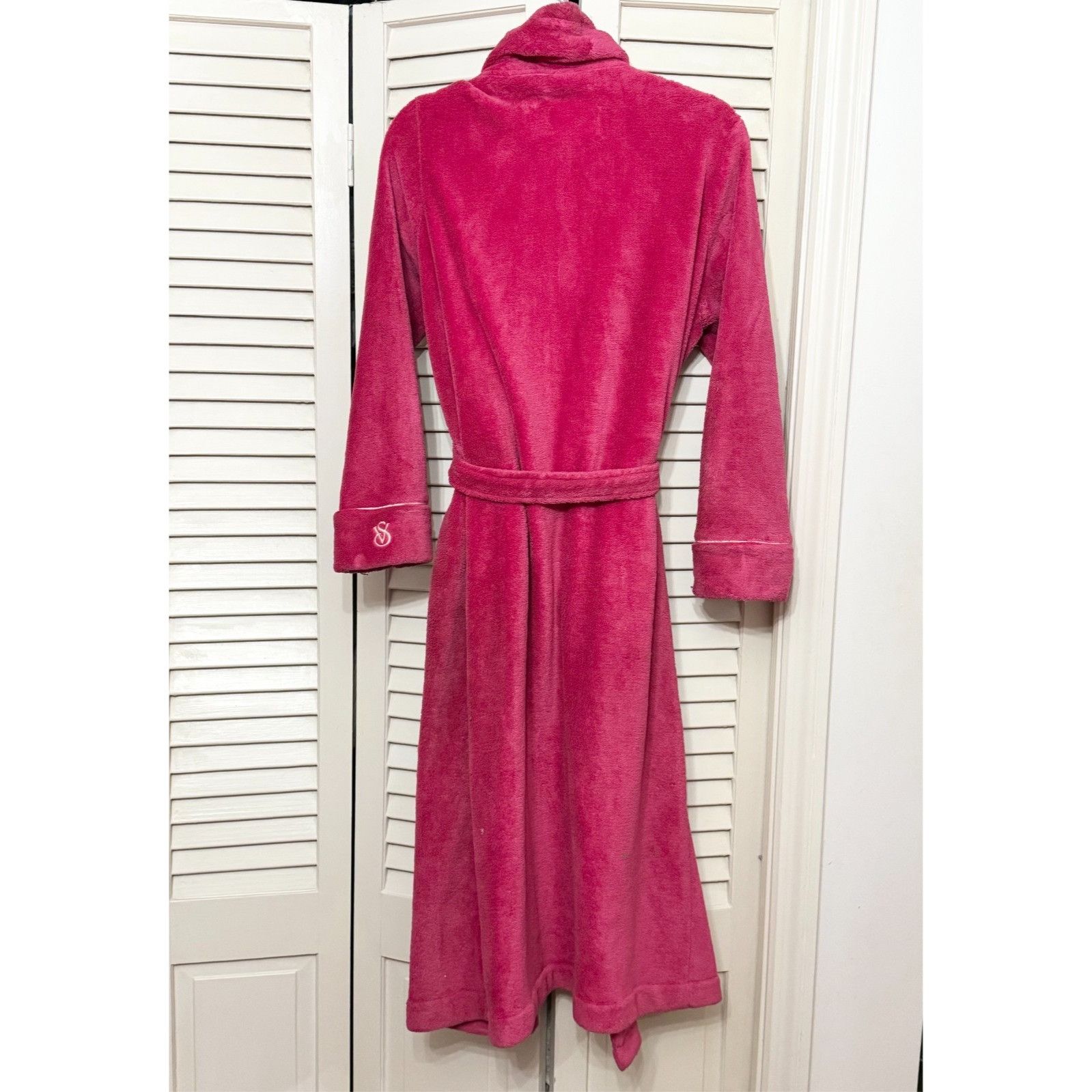 Victoria's Secret Victoria's Secret pink fuzzy robe size M | Grailed