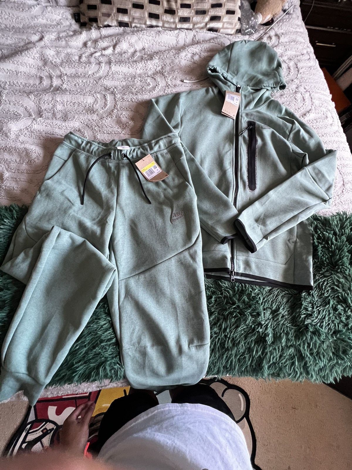 Nike Cosmo Green Nike Tech Fleece Set | Grailed