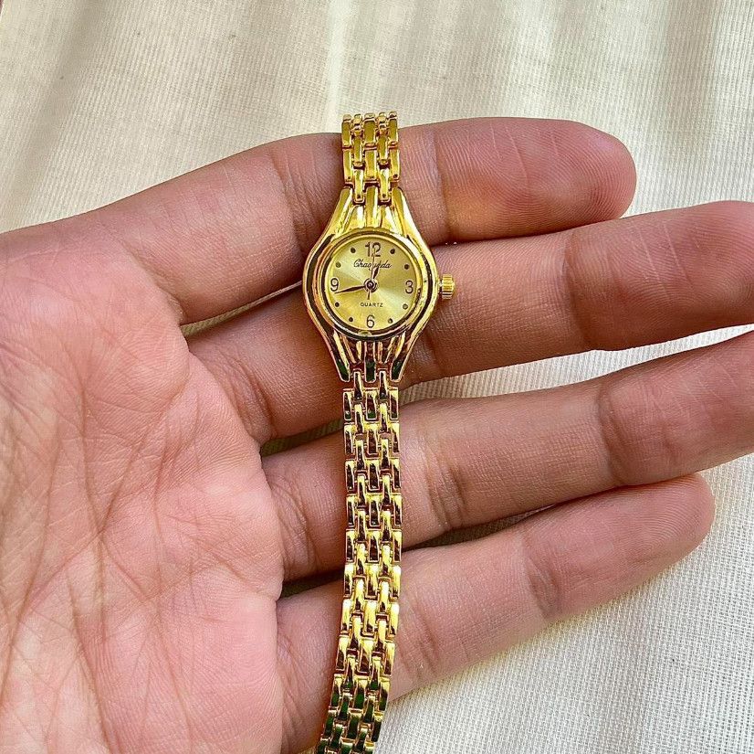 Vintage 2000s vintage style cute round stainless steel quartz watch ...