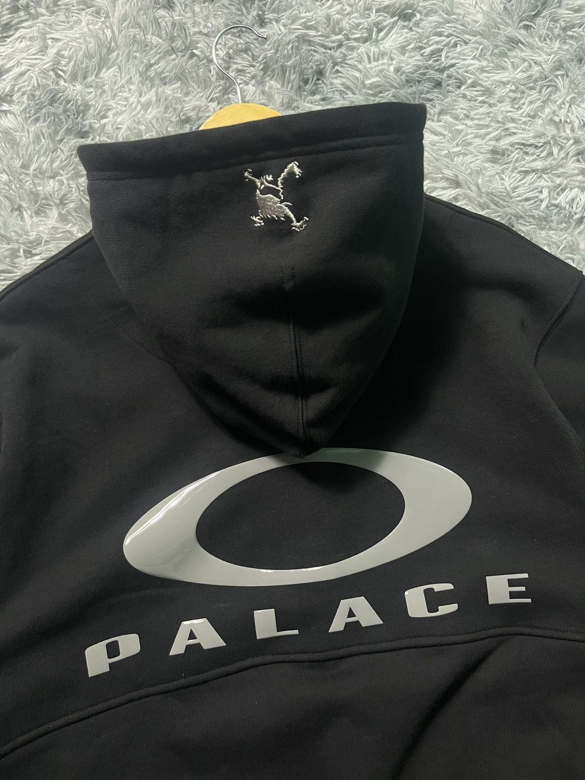 Oakley Palace Hoodie - Tops Oakley Palace Hoodie - Tops