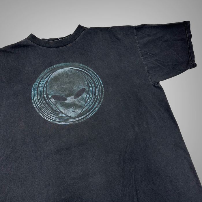 Vintage Vintage 1990s faded alien T-shirt | Grailed