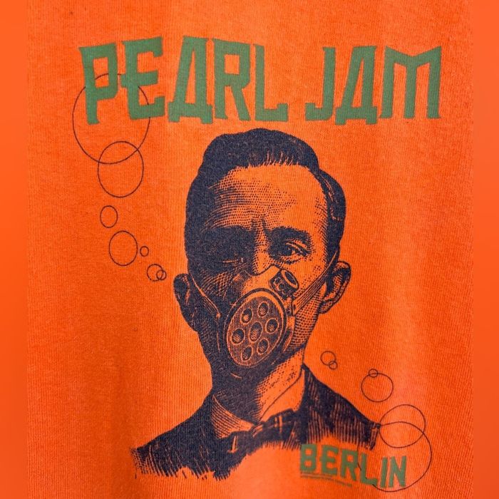 Gildan Rare Vintage Pearl Jam Tour 2000 Berlin Gas Mask Band Shirt ...
