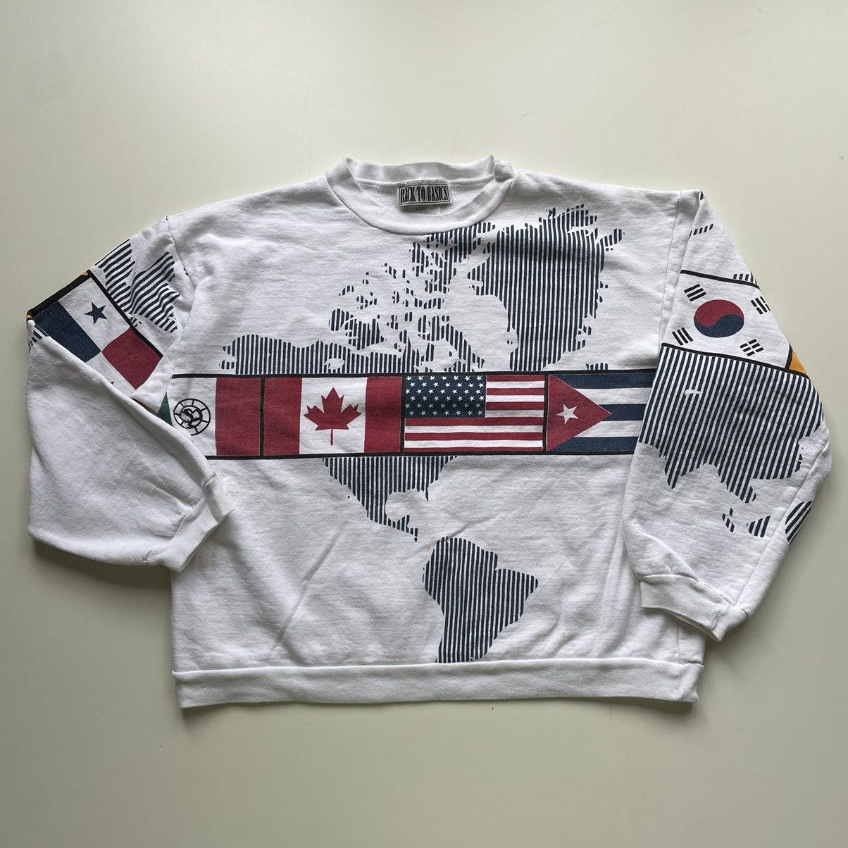 Vintage Vintage 90s International World Flags Map Graphic Crewneck ...