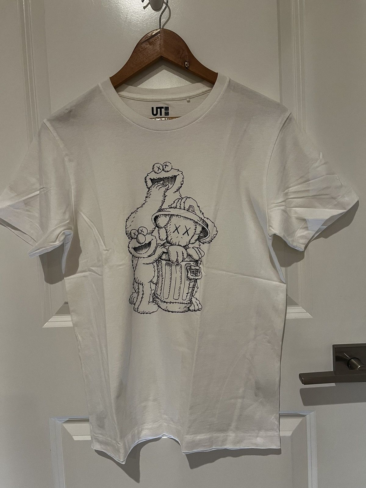 Kaws × Uniqlo KAWS x Uniqlo x Sesame Street Companion Trash Can Outline ...