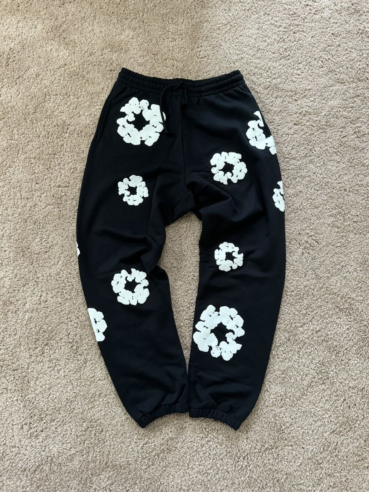 DENIM TEARS Denim Tears Cotton Wreath Sweatpants Black Medium | Grailed