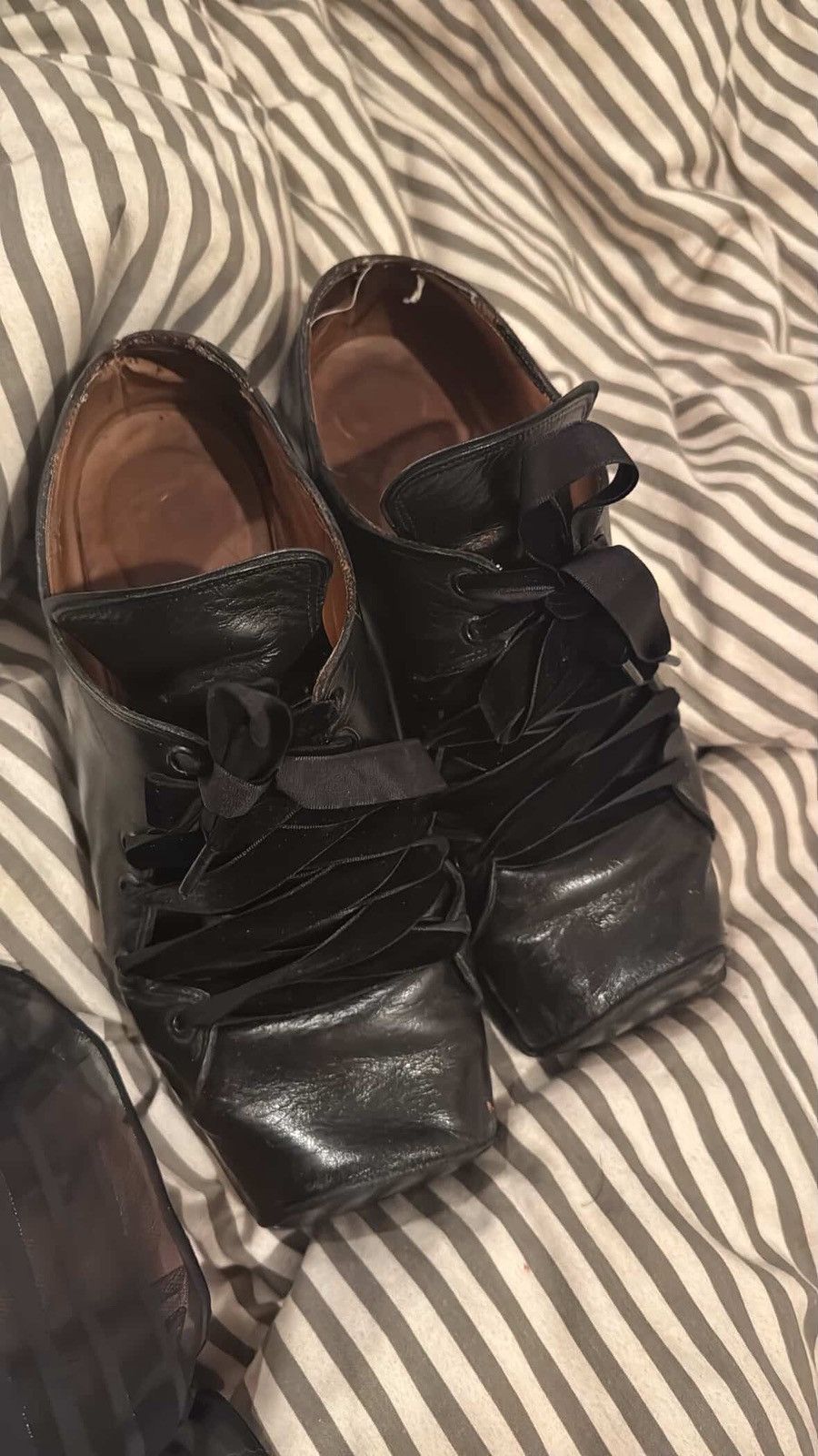 John Moore The old curiosity shop Hog Toe | Grailed