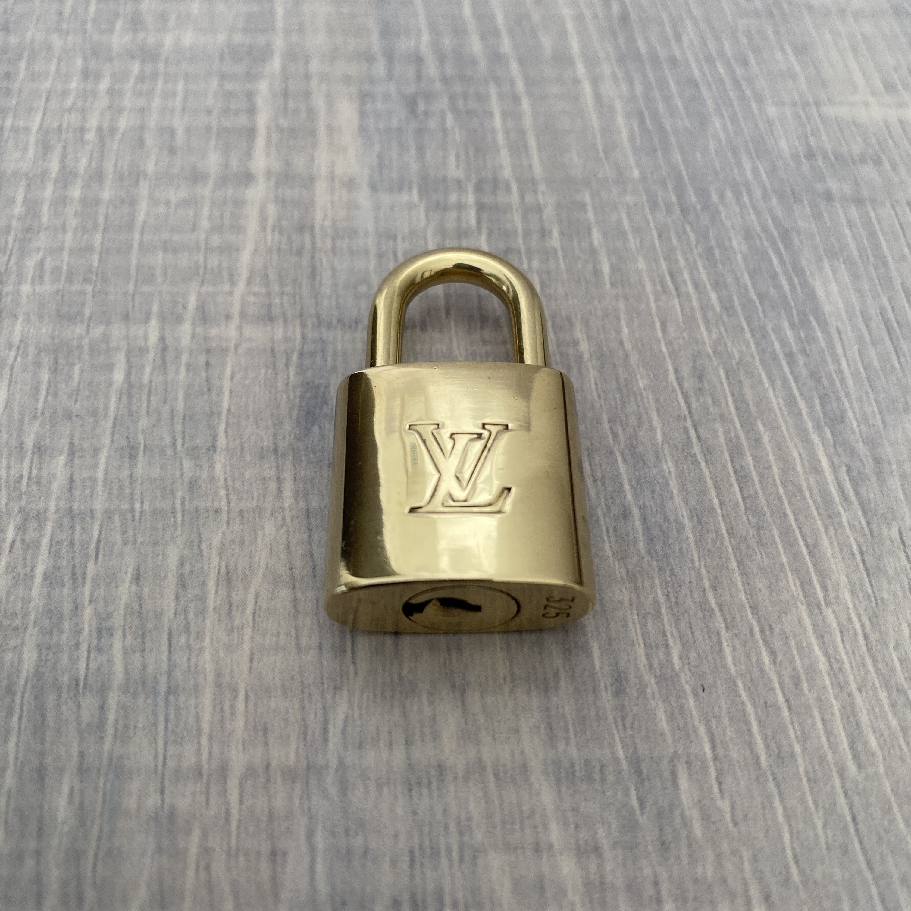 Louis Vuitton LOUIS VUITTON Padlock Crochet | Grailed