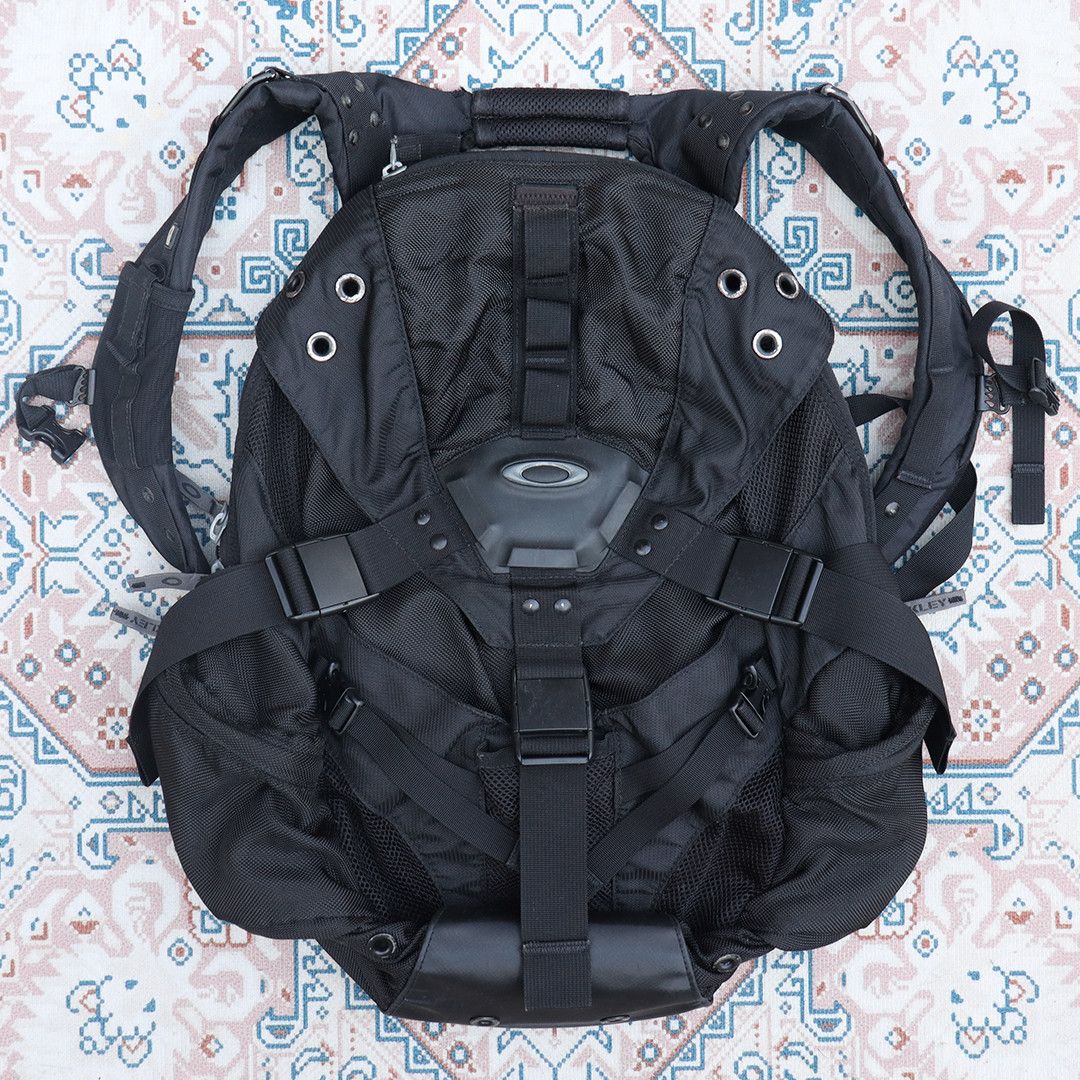 Oakley × Outdoor Life × Vintage Oakley Icon Backpack 3.0 Black - Y2K ...