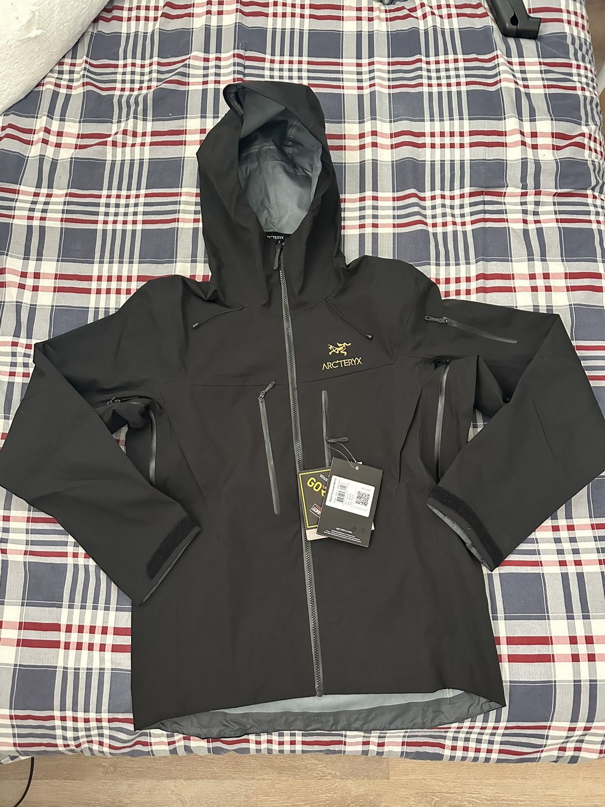 Arc'Teryx Arcteryx Alpha SV Jacket 24K Black | Grailed
