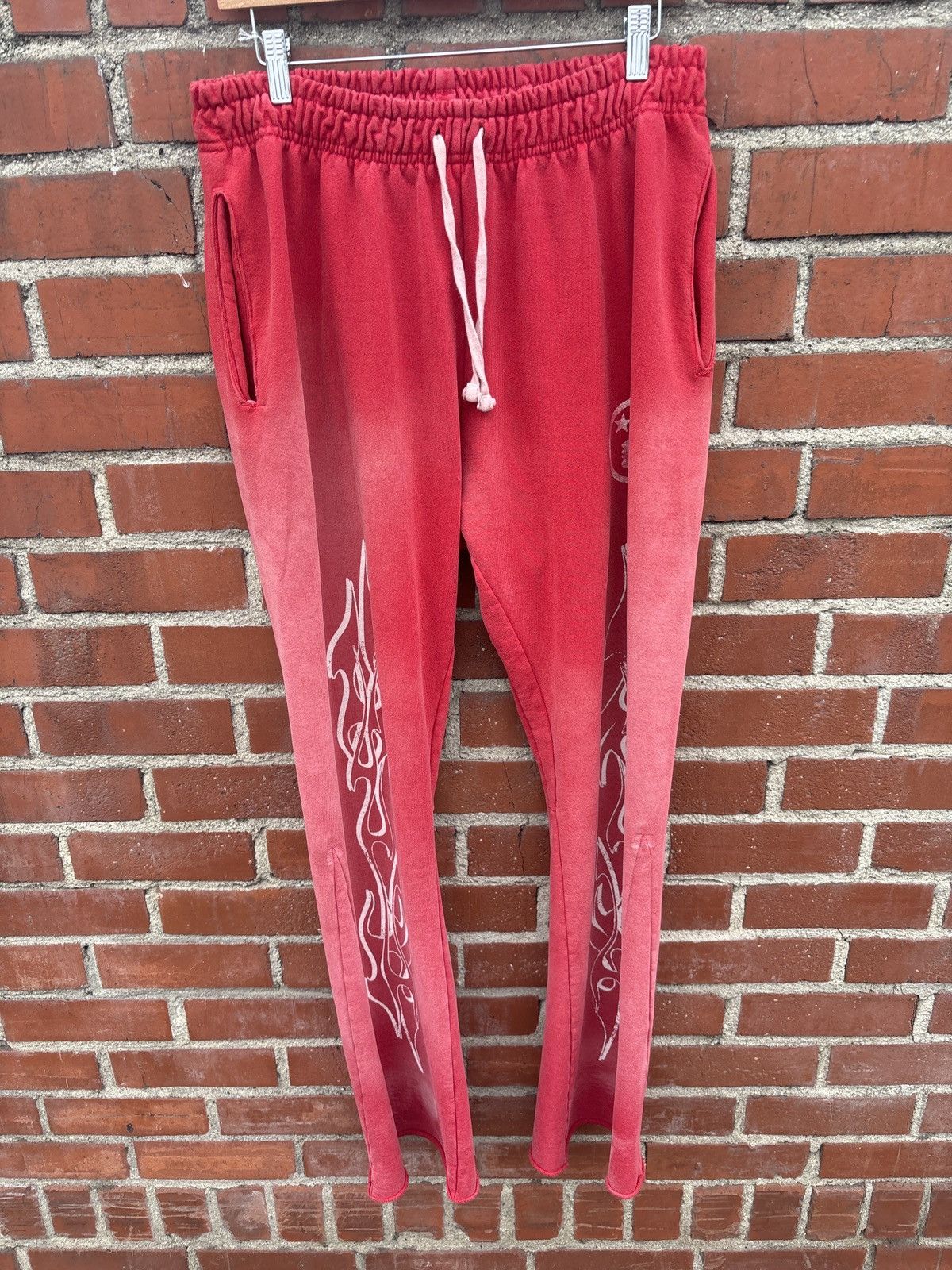 HELLSTAR Hellstar script sweats | Grailed