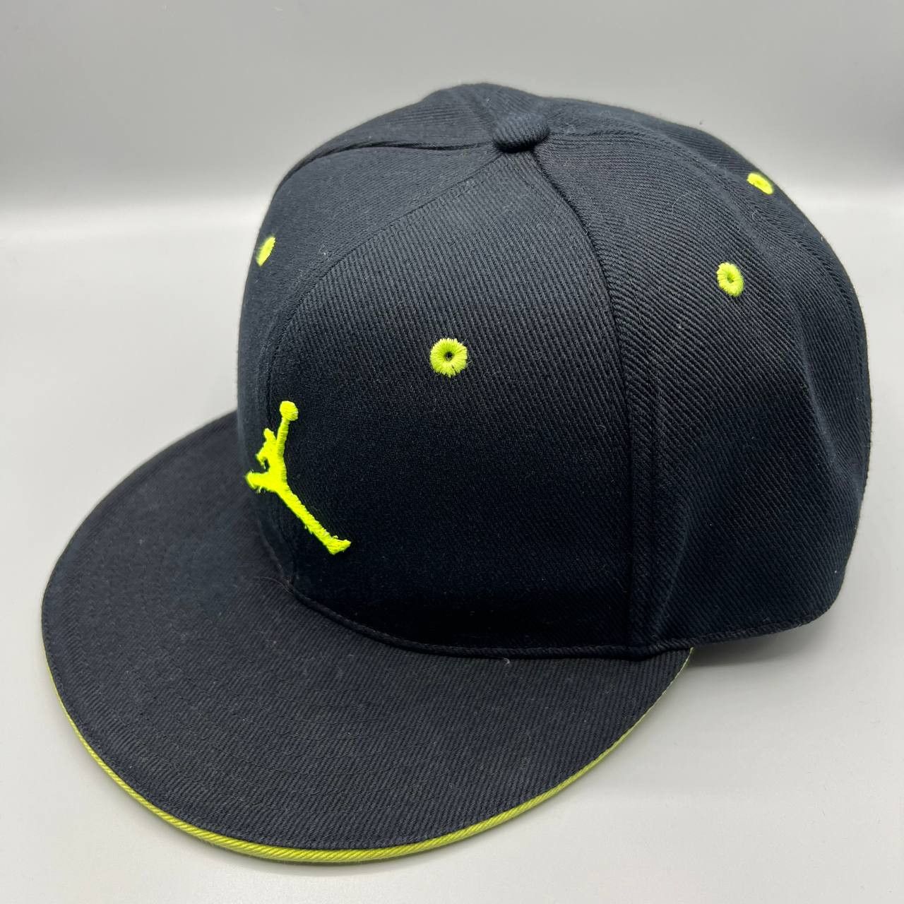 Jordan Brand Air Jordan Hat Men 7 1/4 Jumpman Yellow Logo Fitted Cap ...