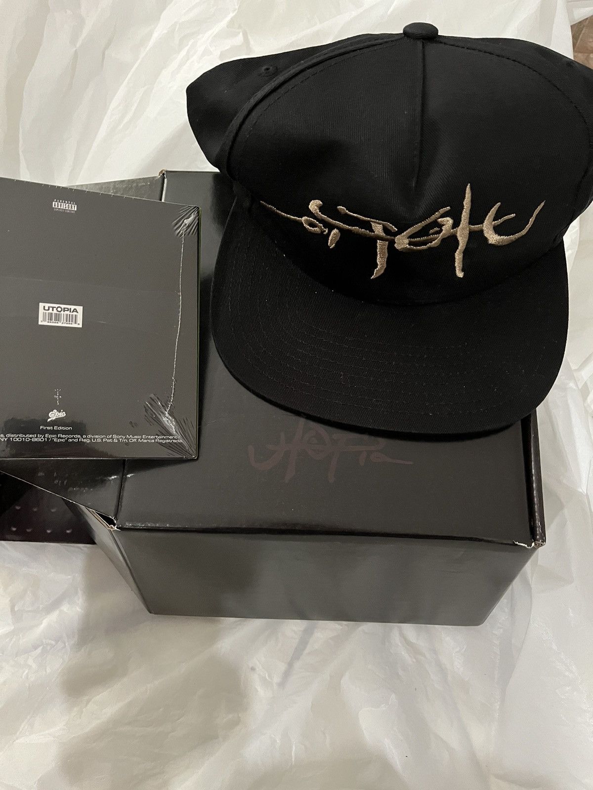 Travis Scott Travis Scott Utopia Hat Box Set | Grailed